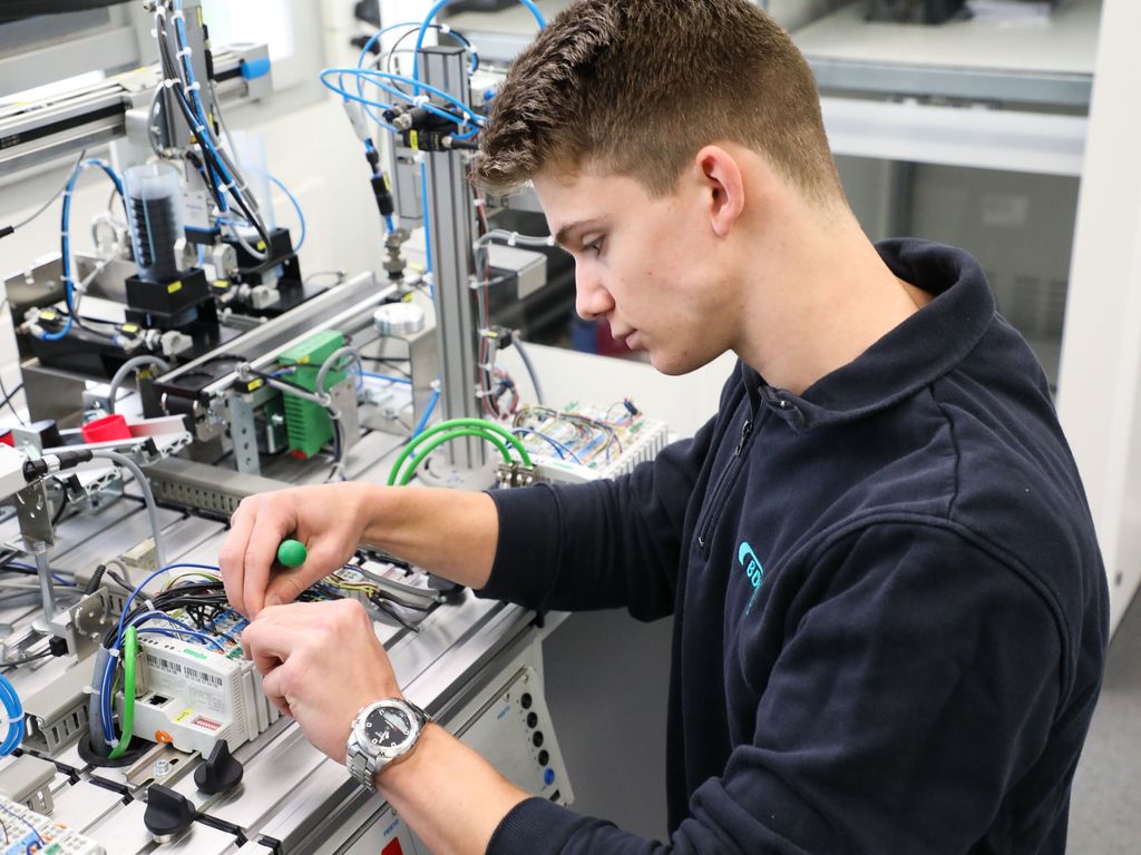 Automatikerin und Automatiker EFZ | Berufsbildung | Bühler